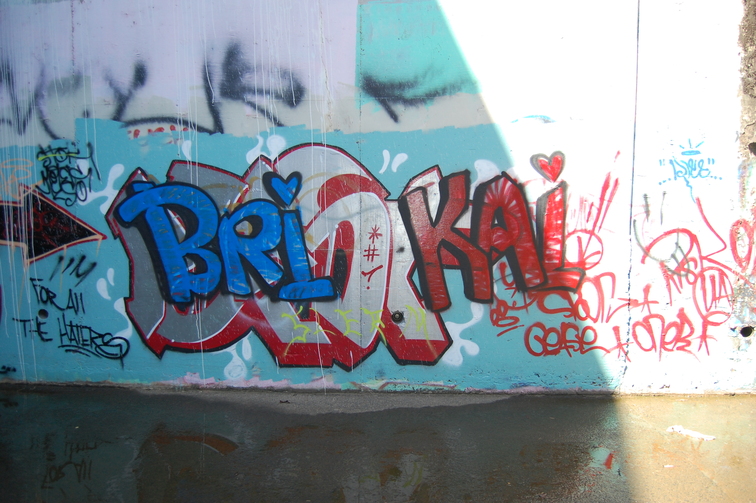 23: bri graffiti hawaii honolulu kal streetart - minkus